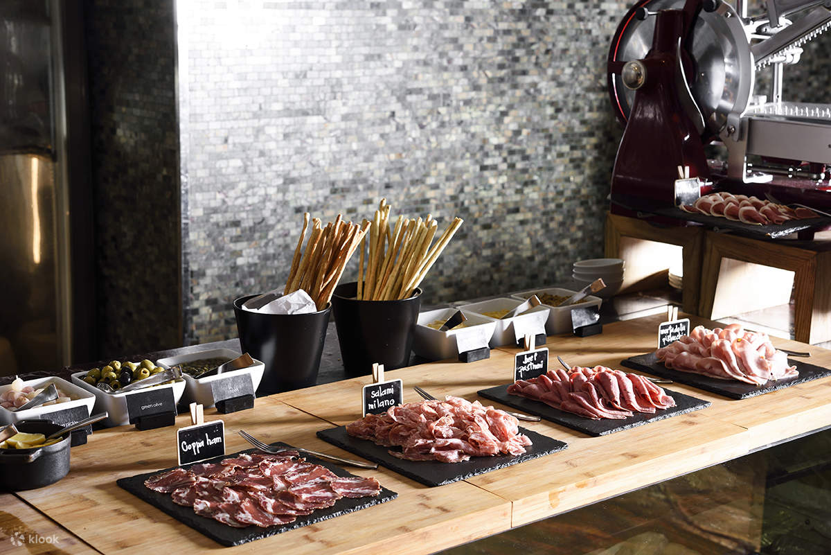 [20% OFF] Flavors Dinner Buffet at Renaissance Bangkok Ratchaprasong ...